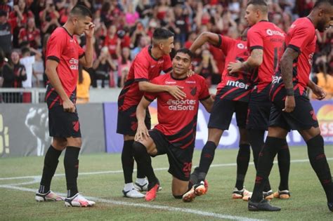 Athletico vence o Galo Maringá amplia séries invictas e sobe na tabela