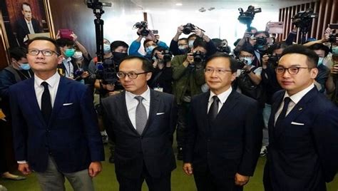 Hong Kongs Lawmakers Resign En Masse After China Ousts Four Pro
