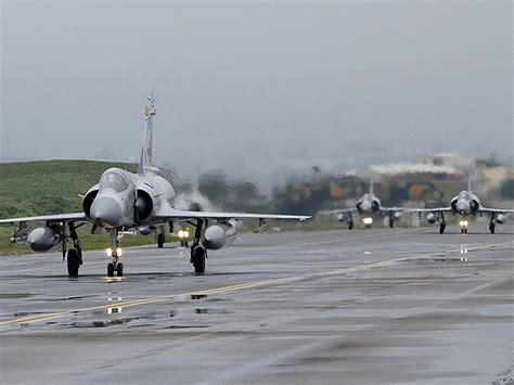 Французские истребители Mirage 2000 прибыли в Украину 06 02 2025 12 36