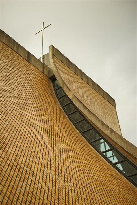 走訪3座經典臺灣歷史建築：王大閎建築劇場、陳其寬路思義教堂、王秀蓮勝利之聲，以當代角度回望追尋現代化過程！