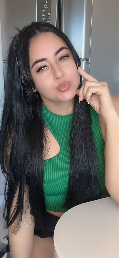 Oi te enviei uma solicitação Você nem percebeu kkkkk Vai me aceitar