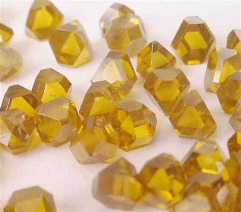 China Synthetic Yellow Rough Diamond Hpht Industrial Diaomnd China