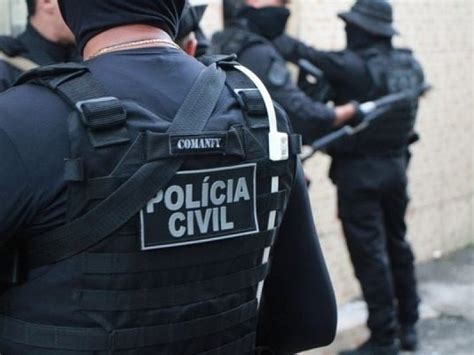 Professor De Teatro Suspeito De Abuso Sexual é Procurado Pela Polícia