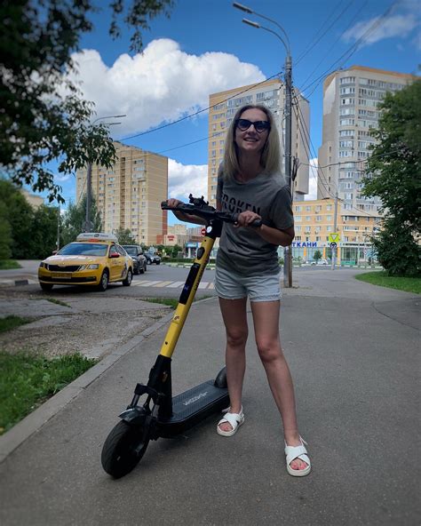 Девушка с кружкой Sisevna Twitter