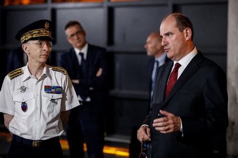 Visite Surprise De Castex Dans Un Commissariat De La Courneuve Francesoir