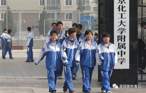 还在吐槽中国校服丑？最近有韩国人表示好想穿校服舒服松松垮垮新浪新闻