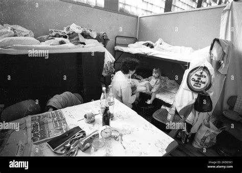Die Flüchtlinge Waren 1990 Die Umsiedler Aus Dem Gebiet Der Ddr Die In