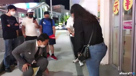 [클립] 오징어게임 실사판 길거리사람들과 딱지치기대결 이태원 Soop Vod