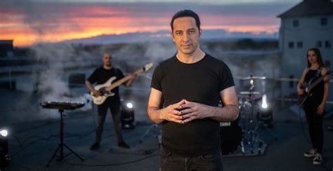 Bülent Ceylan veröffentlicht erste Single und geht 2024 auf Tour