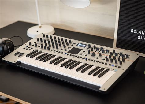 Test Roland Gaia 2 Wavetable Hybrid Synthesizer Amazona De