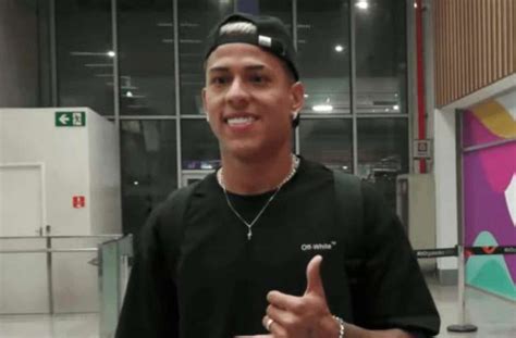 Matheus Martins Chega Ao Rio De Janeiro Para Se Apresentar Ao Botafogo