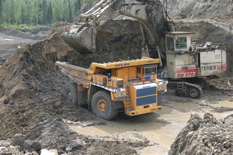 Карьерный самосвал БелАЗ-75171грузоподъемностью 154-160 то… | Flickr