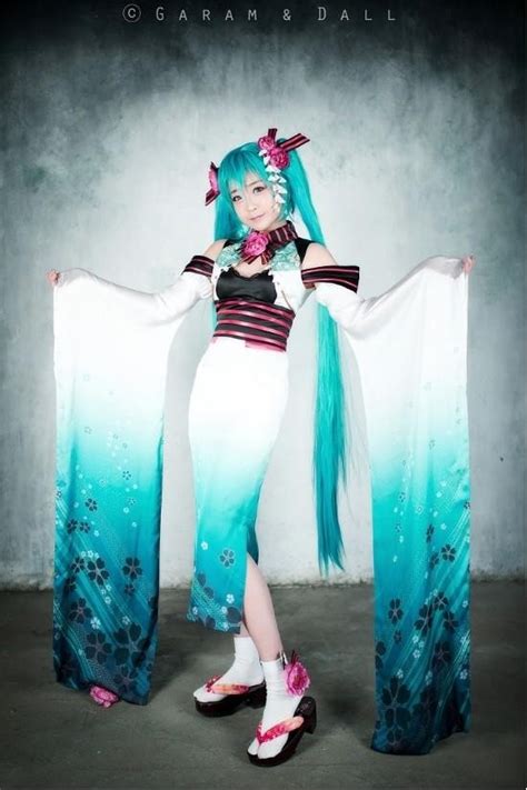 Pin By Cindy Mcrae On Tomia Vocaloid Cosplay Cosplay Vocaloid
