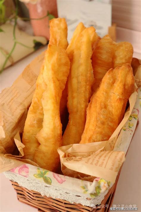 油条在家就能做成功，掌握这2点，酥脆蓬松，零失败！ 筷子 面团 技巧