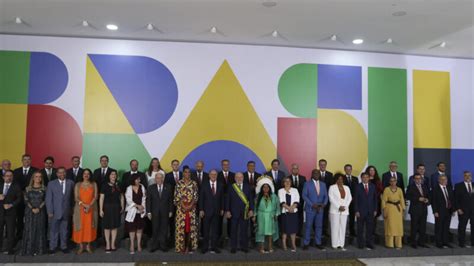 Lula Dá Posse A Ministros E Assina Primeiras Medidas De Governo