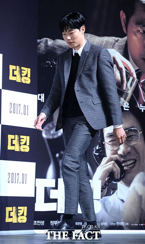 Tf포토 류준열 배성우 조인성 정우성 4인 4색 매력남들 포토 기사 더팩트