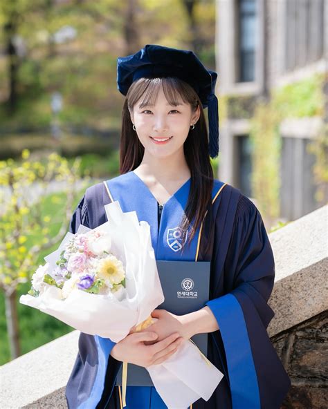 연세대 봄 졸업스냅사진 4월중순 오후 100 230 맑은 날
