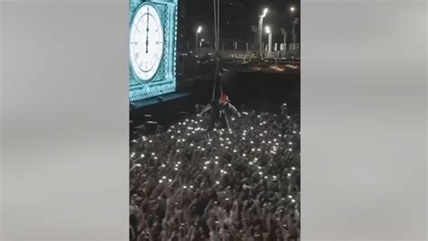 طار 120 متراً في الهواء تامر حسني يقوم بعرض خطير أمام محبيه