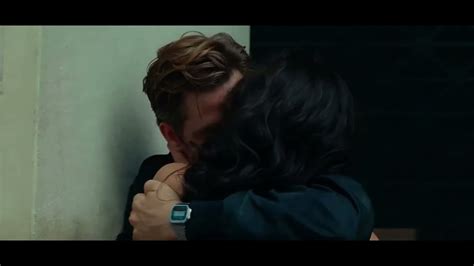 Поцелуй чудо женщины Kiss Wonder Woman фильм чудо женщина отрывок Youtube