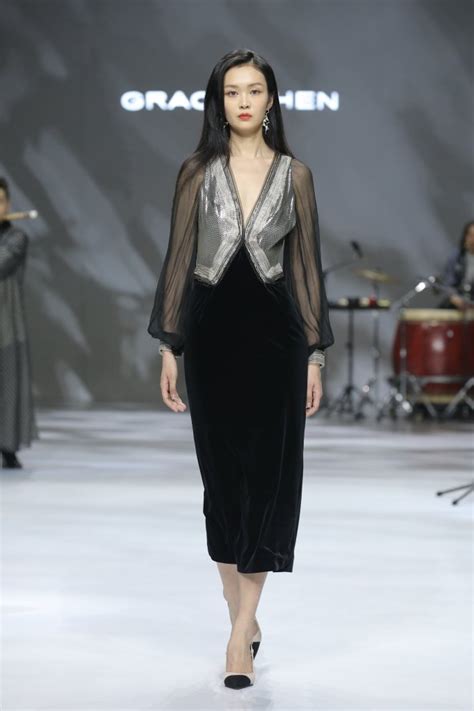 瑰丝·陈 Grace Chen 202122秋冬高级成衣秀 Beijing Fall 2021 天天时装 口袋里的时尚指南