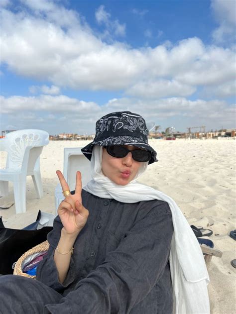 Pin By Talidah Safitri On Beach Vacation Hijab Fashion Inspiration Summer Outfits Photo Poses
