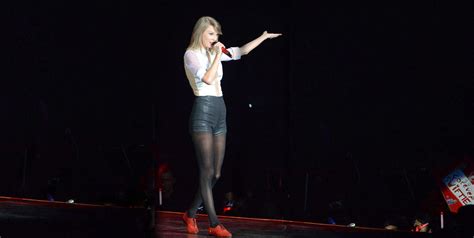 Touchdown Di Manila Taylor Swift Tampil Lebih Seksi