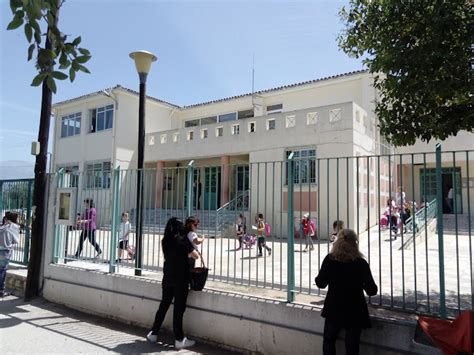 4 αξιολογήσεις για Δημοτικό Και Νήπιαγωγείο Ροϊτίκων Σχολείο στην