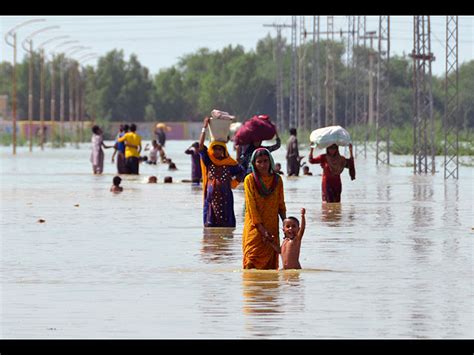 Наводнения в Пакистане свыше тысячи погибших десятки миллионов пострадавших Фоторепортаж