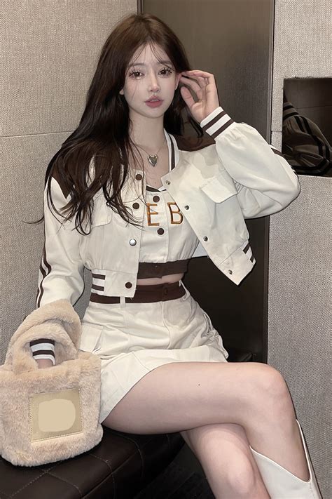 하프닌 세트구성 페이봄 야구자켓 브라운 배색 레터링 민소매 크롭 탑 긴팔 자켓 하이웨스트 A라인 미니 스커트 트레이닝 운동복 유니크 쓰리피스 3피스