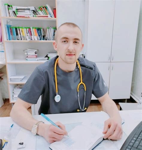 Никита Карабанов участковый врач педиатр работает в детской поликлинике почти 3 года Вопрос