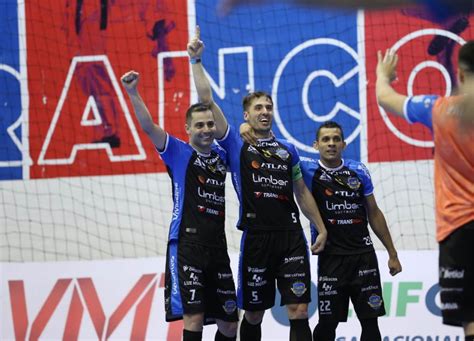 Pato Vence O Umuarama E Garante Classificação Antecipada Aos Playoffs