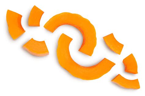 클리핑 경로와 전체 깊이의 필드가 있는 흰색 배경에 분리된 버터넛 스쿼시 슬라이스 맨 위 보기입니다 플랫 레이 슬라이스에 대한 스톡 사진 및 기타 이미지 Istock