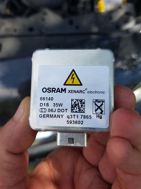 Замена лампы головного света — Opel Astra J, 2 л., 2014 года | запчасти ...