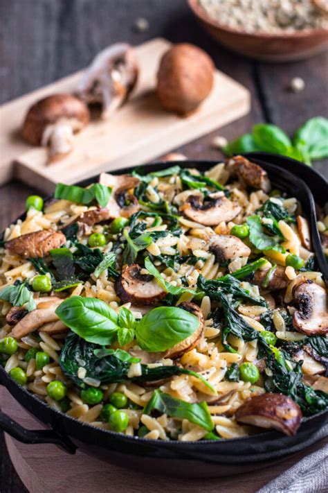 Spätzlepfanne mit Champignons und Spinat nur Minuten
