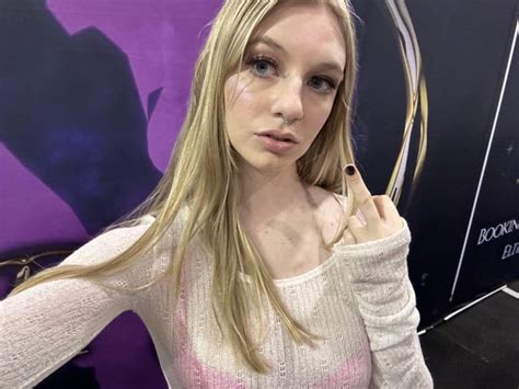 I Love Flipping You Off 🌸 Rflipofffetish