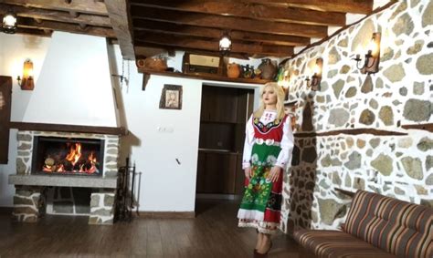 Семейство приятели и колеги тиймбилдинг в Боримечковата къща