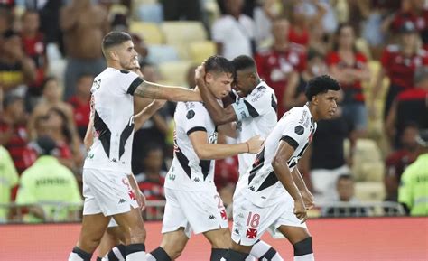 Dupla De Zaga Do Vasco Vive Momentos Opostos Papo Na Colina