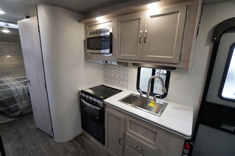 2025 Gulf Stream Vista Cruiser 23rss Listowel On N4w 1m6 Trailer
