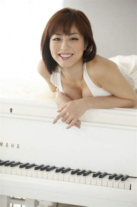 Yumi Sugimoto Curiousandhorny