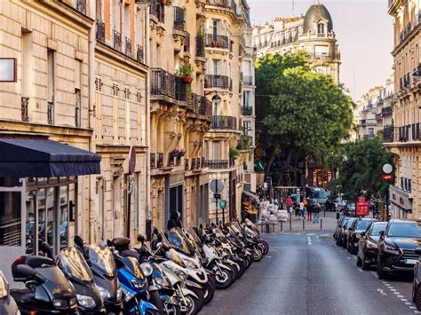 A Parigi Anche Le Moto E Gli Scooter Devono Pagare Il Parcheggio