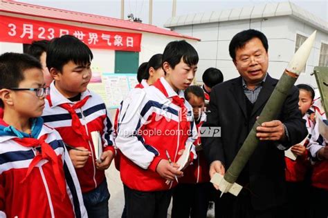 河北广平：小学生零距离感受“气象日” 人民图片网