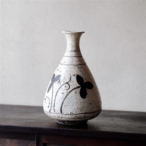 李氏朝鮮 鶏龍山窯 白地鉄絵草花文瓶 骨董と詩学 Antique Poetics 蛇韻律