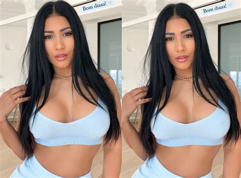 Simaria elege look monocromático para iniciar fim de semana