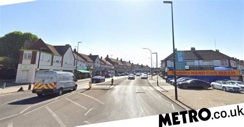 London Murder Investigation Launched After Man 21 Stabbed News Uk