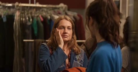 Tiny Beautiful Things Review Kathryn Hahn Shines In Hulus Captivating New Series