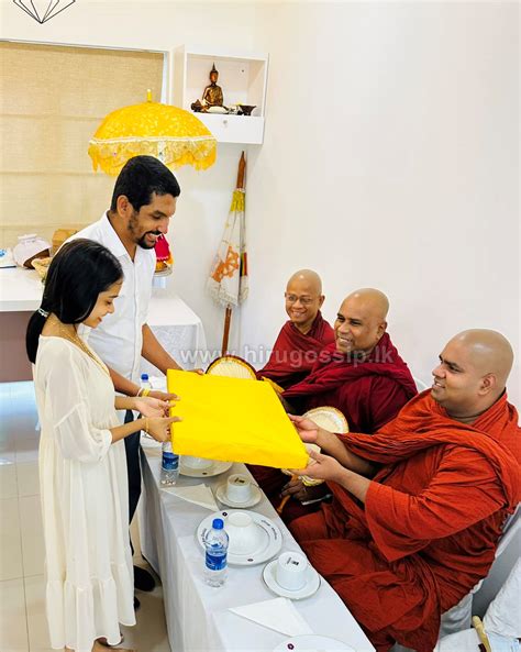 එයාව මට මුණ ගැහුණේ කිසිම දෙයක් නැති කාලෙක කවදහරි මාව අංක එක කරනවා