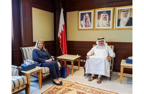 وزير الخارجية يستقبل رئيسة جمعية هذه هي البحرين صحيفة الأيام البحرينية