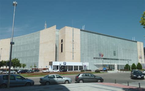 Explorando La Majestuosidad Del Palacio Municipal De Congresos De