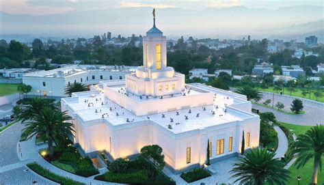 Lee aquí la oración dedicatoria del Templo de Quito Ecuador