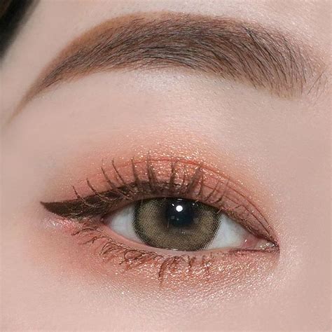 바비브라운 디 에센셜 멀티 컬러 아이섀도우 팔레트로 아이메이크업 해보았어요 마음에 든다앙 저능 에센셜피치 로 했다능ㅋㅋ 메이크업 하는 영상 찍어놨는데 최대한 빨리 편집